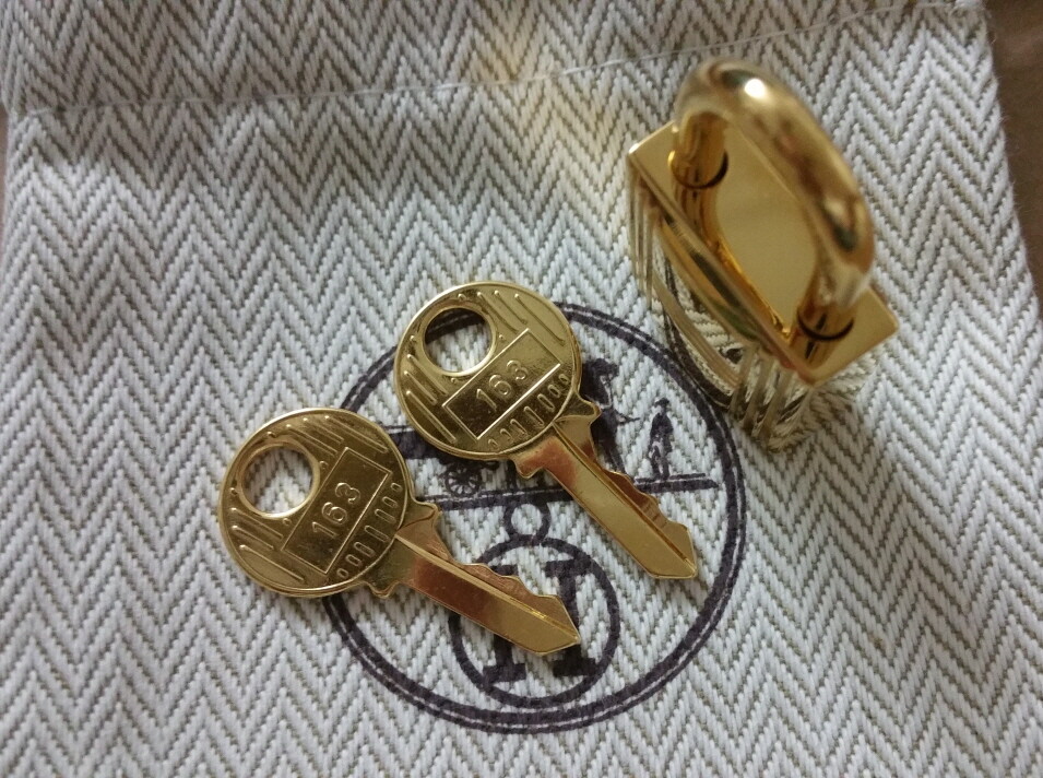 Hermes New Cadenas Lock 2 keys For Birkin/Kelly/Bolide Hermes New Cadenas Lock 2 keys For Birkin/Kelly/Bolide
