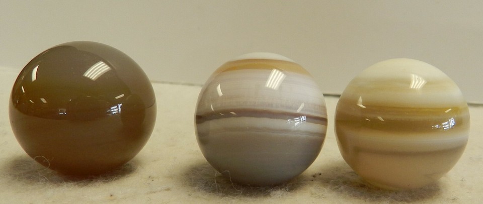 #14059m 3 Larger .92 to .96 In Likely Modern Machine Made Stone Shooter ...