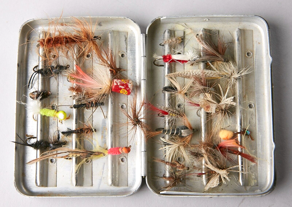 Vintage Aluminum Perrine #66 Pocket Fly Box W/ Approx. 30 Dry Flies ...