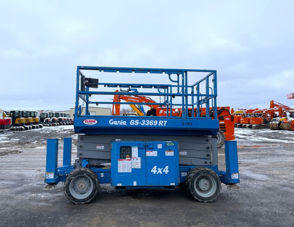 2013 Genie GS-3369 33' 4WD Diesel Rough Terrain Scissor Lift Manlift ...