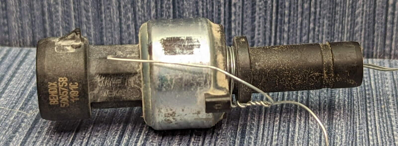 Bendix 5008677 PS-60 Low Air Pressure Sensor 5005758 for NAVISTAR ...