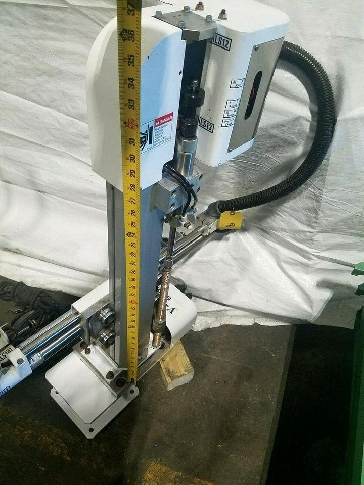 Yushin V-HOP 550X High Speed Robot Sprue Picker Pick & Place Injection ...