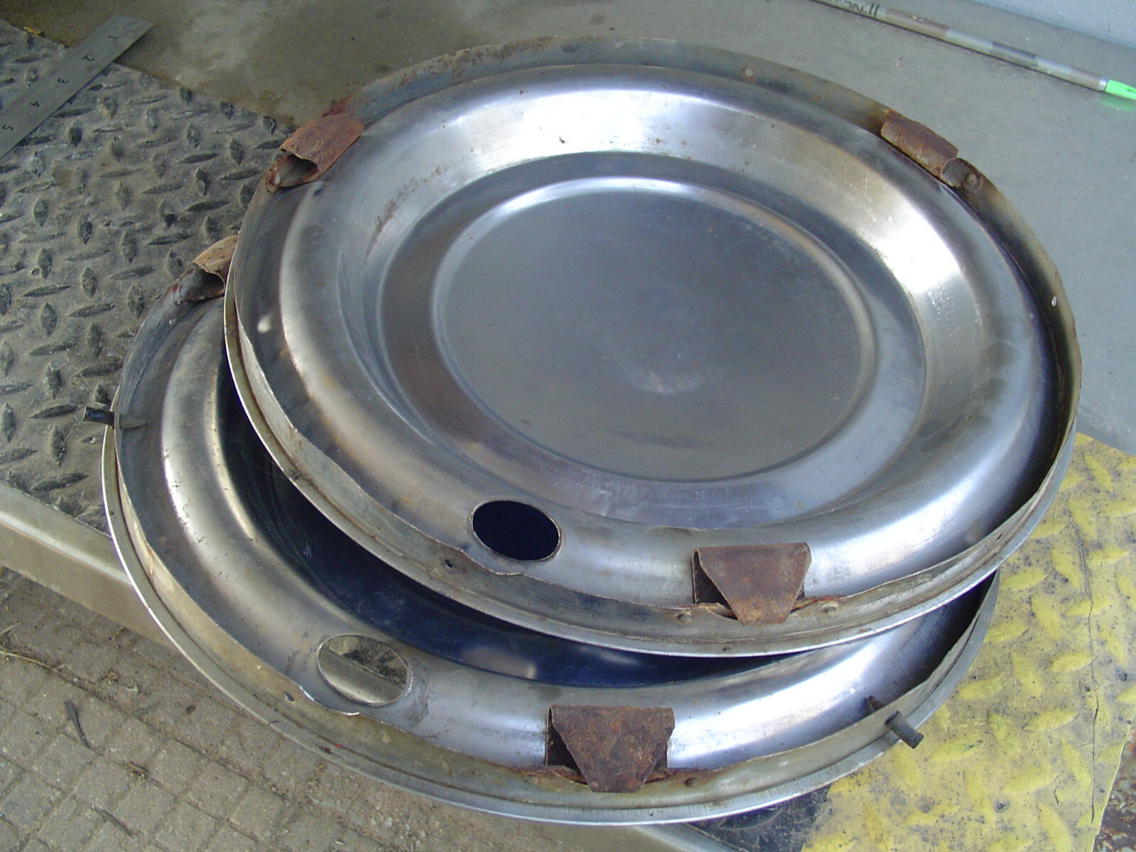 TWO VINTAGE LYON CLASSIC ANTIQUE RAT ROD HUBCAPS WHEEL COVERS CENTER ...