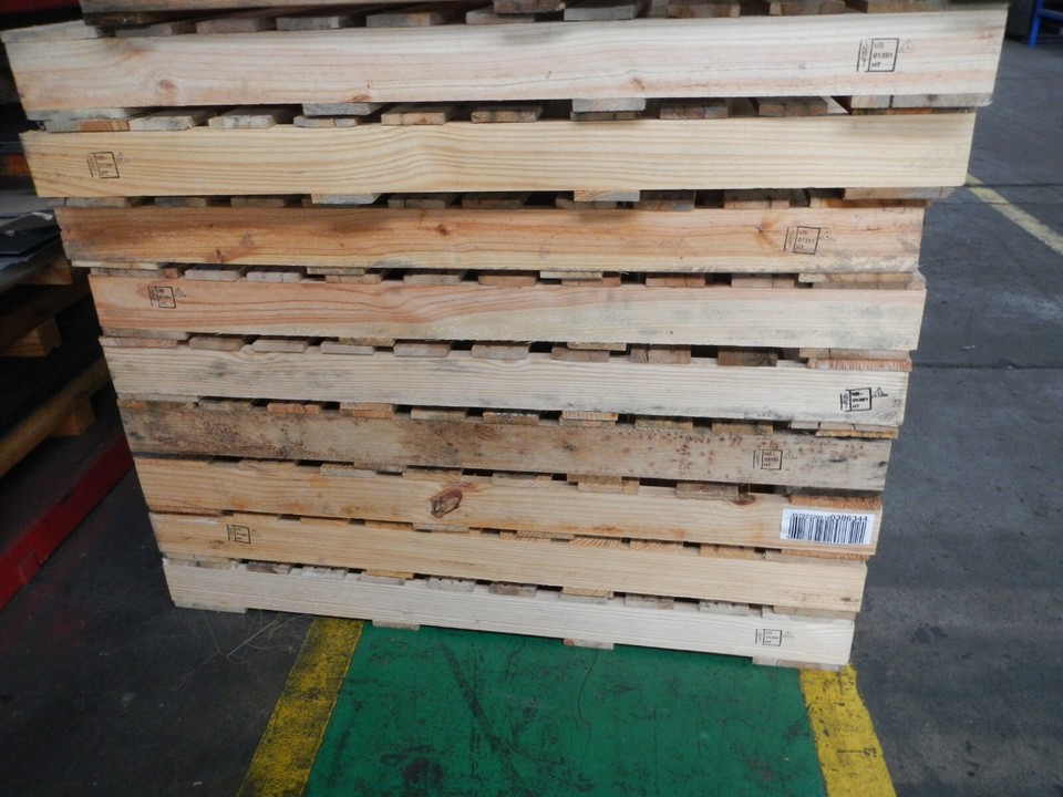 1300mm x 1120mm Wood Timber Pallets Pallet - Used in Excellent ...