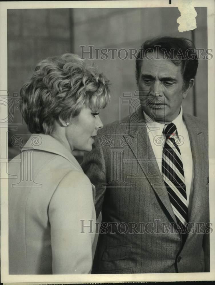 1970 Press Photo Actress Vera Miles, Actor Robert Alda on "The Name of ...