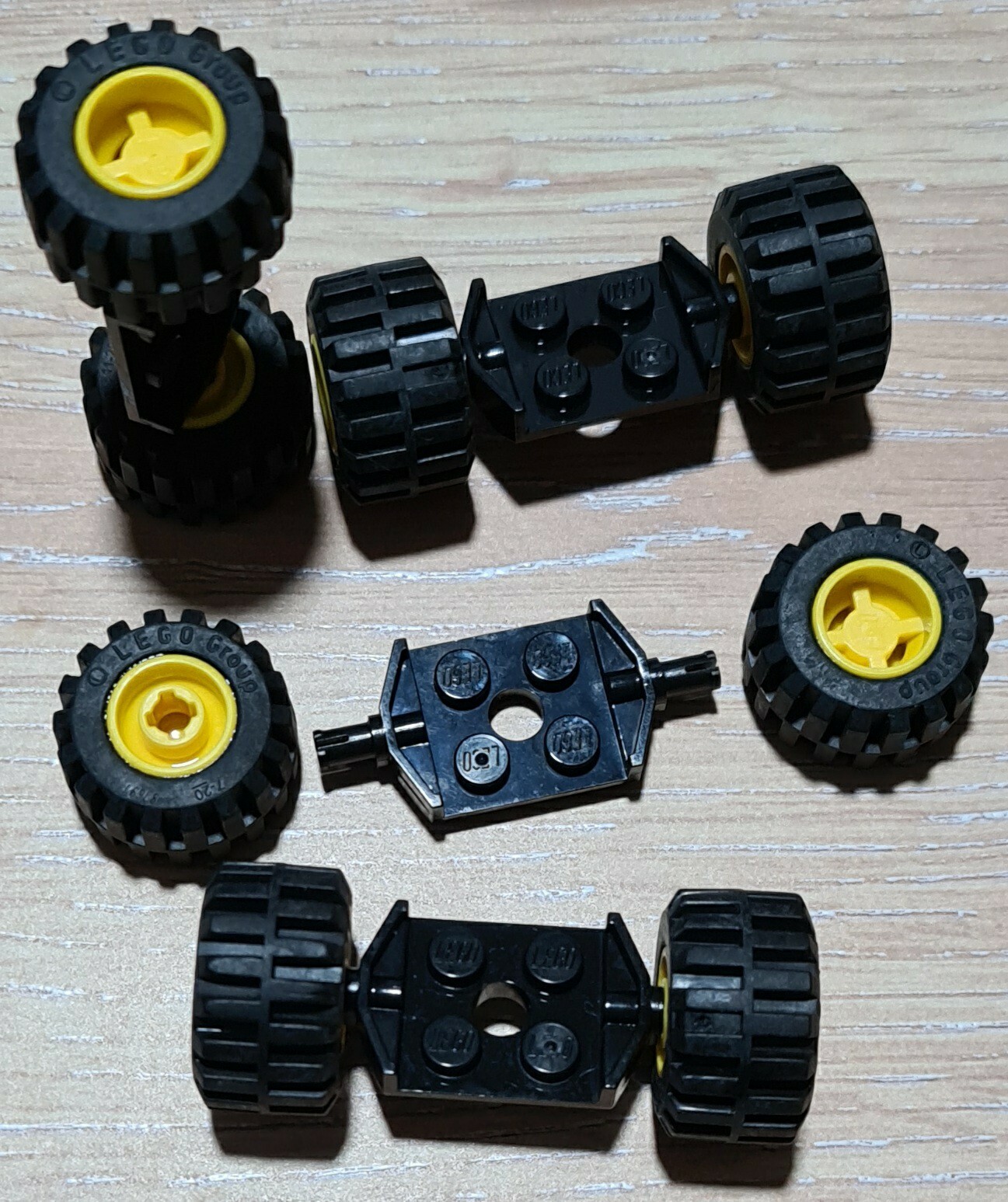 GENUINE LEGO 8 X small yellow wheels +4 axels TYRES & AXELS & WHEELS ...