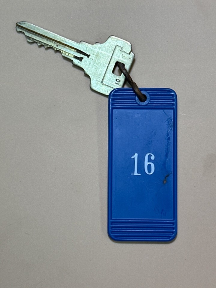 "Travelers Hotel" Motel Room Key Fob & Key Montrose Colorado #16 | eBay