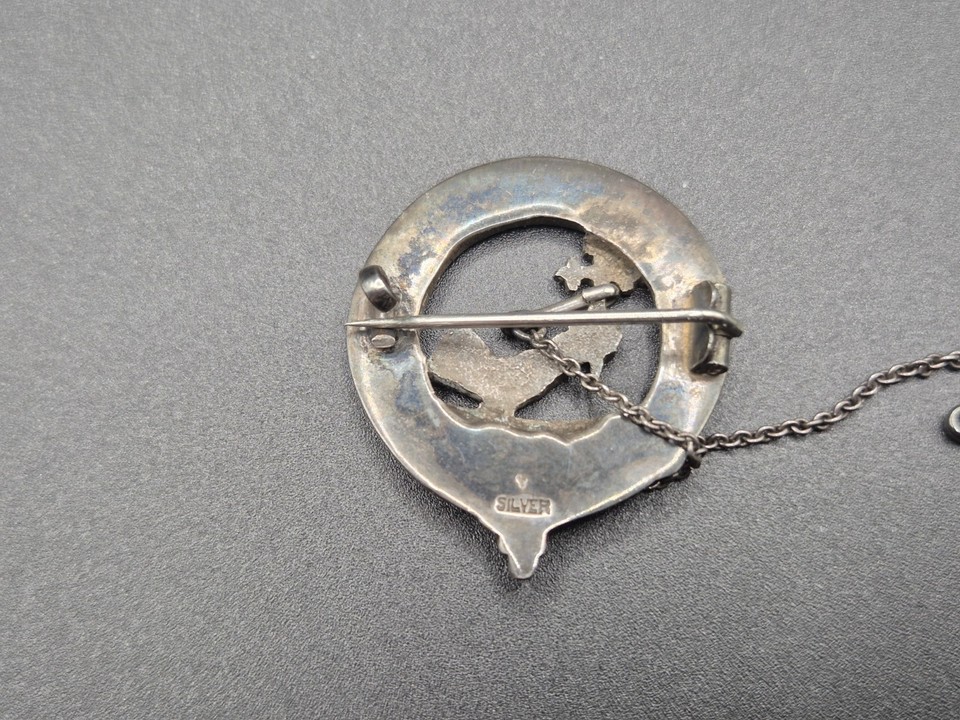 Small Vintage Silver Scottish Clan Pin Badge With Motto "Vincere Vel ...