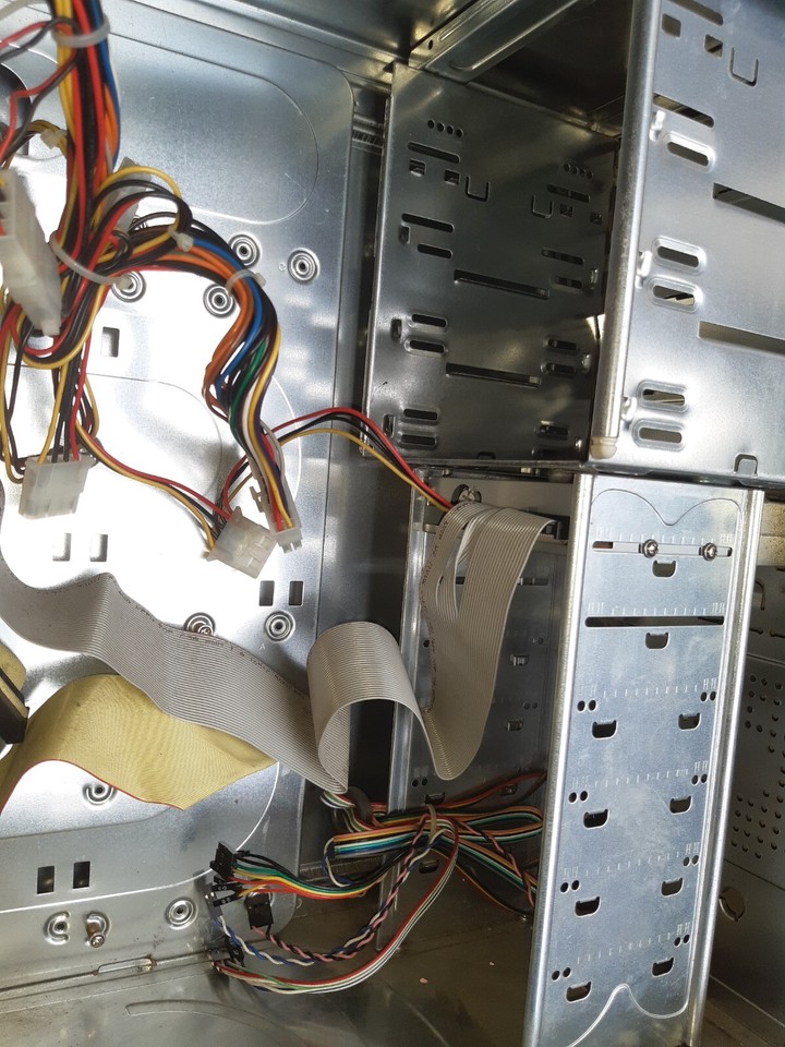 VINTAGE Mid Tower BEIGE RETRO PC CASE, 320W PSU, Floppy Windows 2000 ...