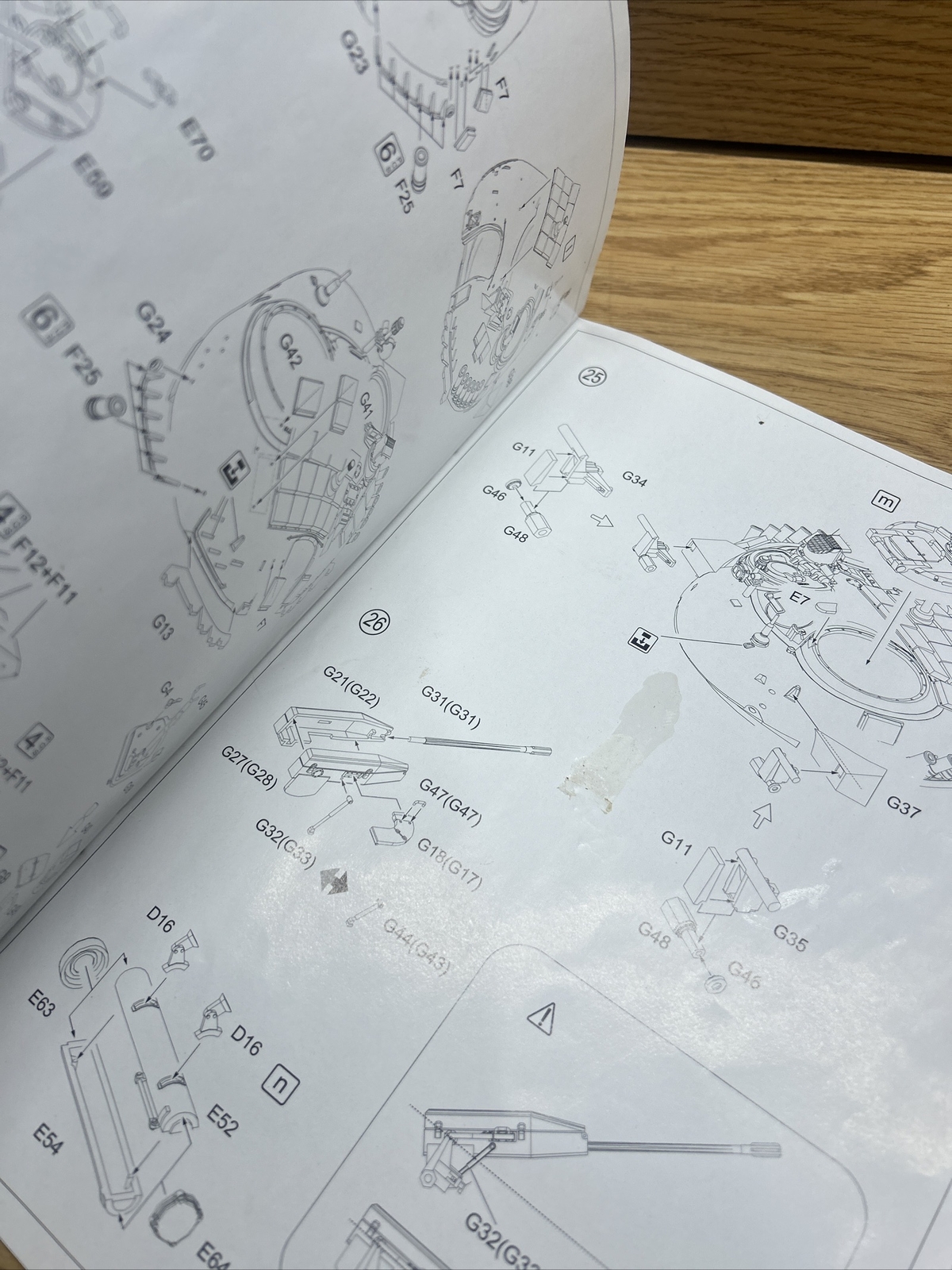 135 Tank T-72 M2 "Moderna" Slovak MBT Amusing Hobby 35A039 Model ...