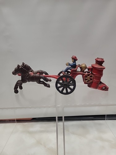 Vintage Cast Iron Toy Fireman Horse Drawn Fire Engine Carriage Pump ...