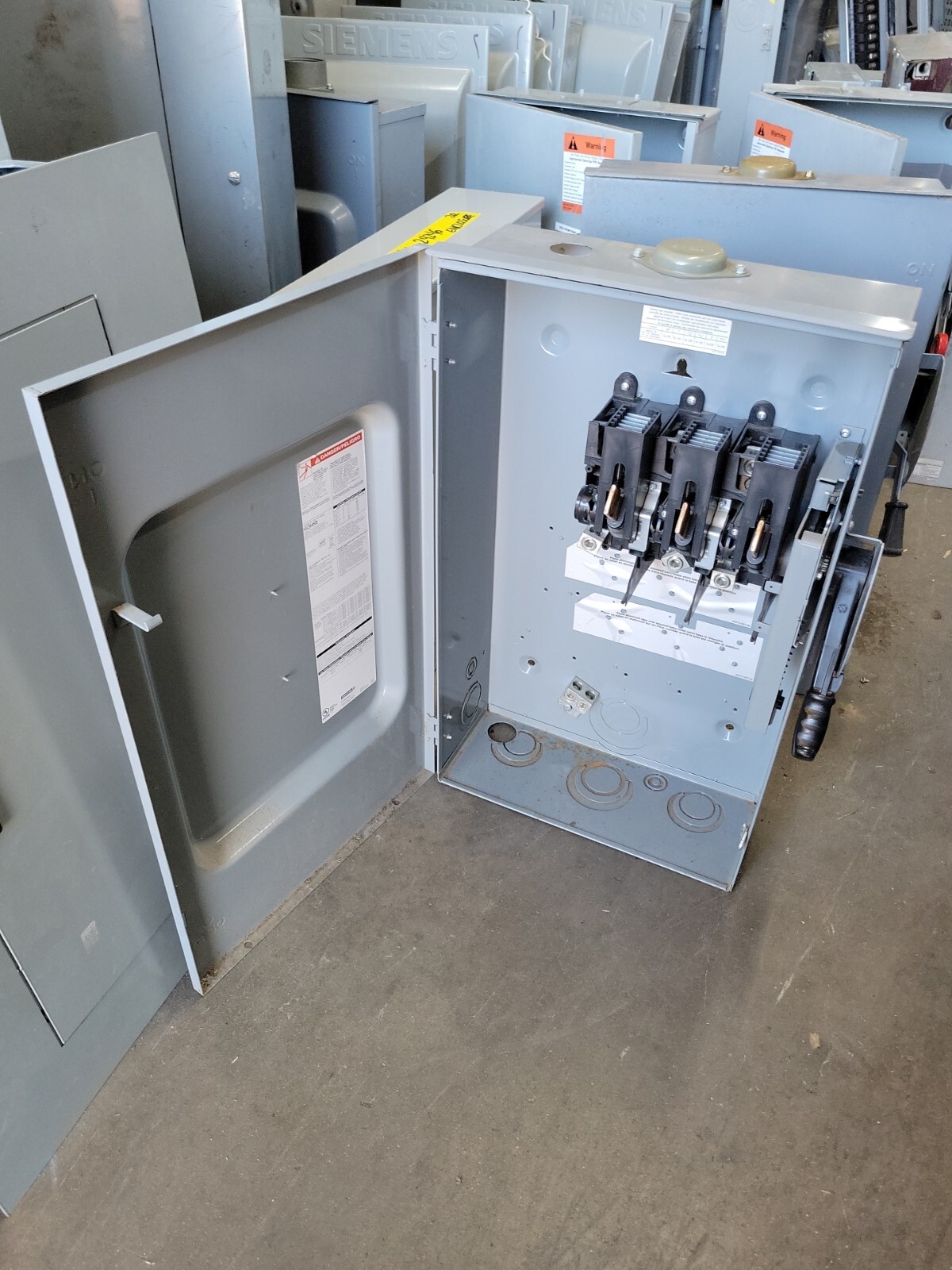 Square D HU364RB 200 amp 600v Non Fused 3R Outdoor 3 Phase Disconnect ...