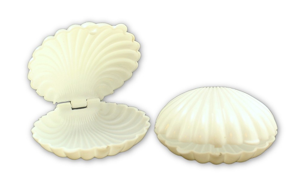 2.5 Inch White Plastic Seashell Clam Shell Party Favors Bulk 12 Pieces ...