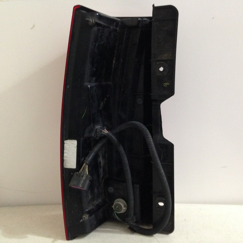 2007-2014 Cadillac Escalade / ESV Right PASSENGER Side Tail Light ...