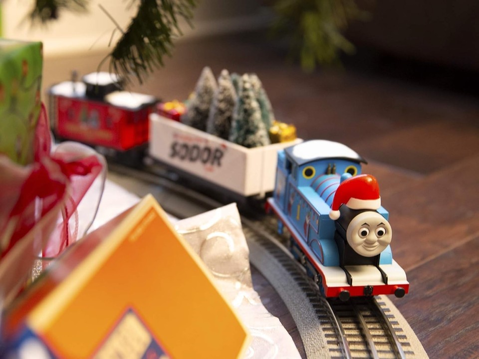 Lionel Thomas & Friends Christmas Freight Electric O Gauge Bluetooth ...