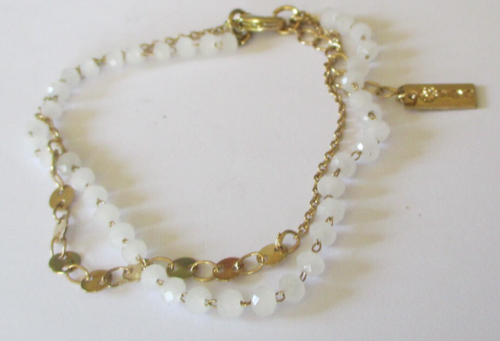 Elégant bracelet chaine couleur or perles blanches signé Bréal bijou ...