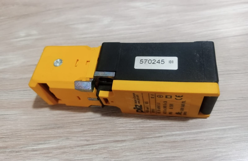 1PC- PILZ 570245 PSEN me4.1 / 4AS , 240V Safety Switch | eBay