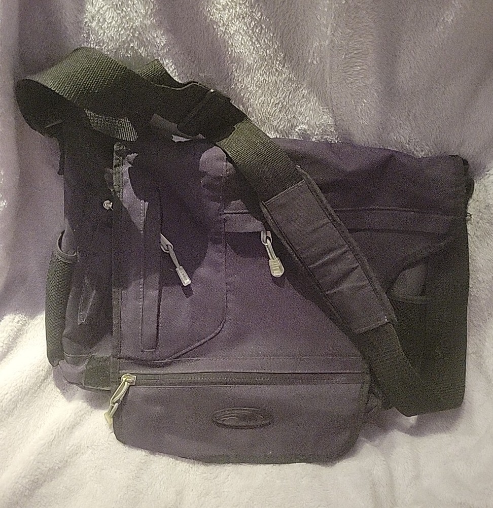 No Boundaries Messenger Bag Purple - Gem