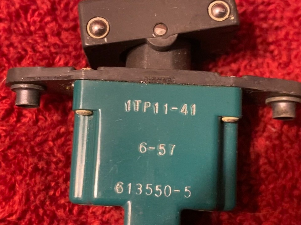 MICRO SWITCH AIRCRAFT ROCKER SWITCHES CIRCUIT BREAKERS LOT OF 11 | eBay