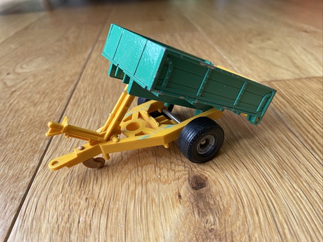 Britains Farm Models 9565 Green Tipping Trailer Boxed 1.32 for sale ...