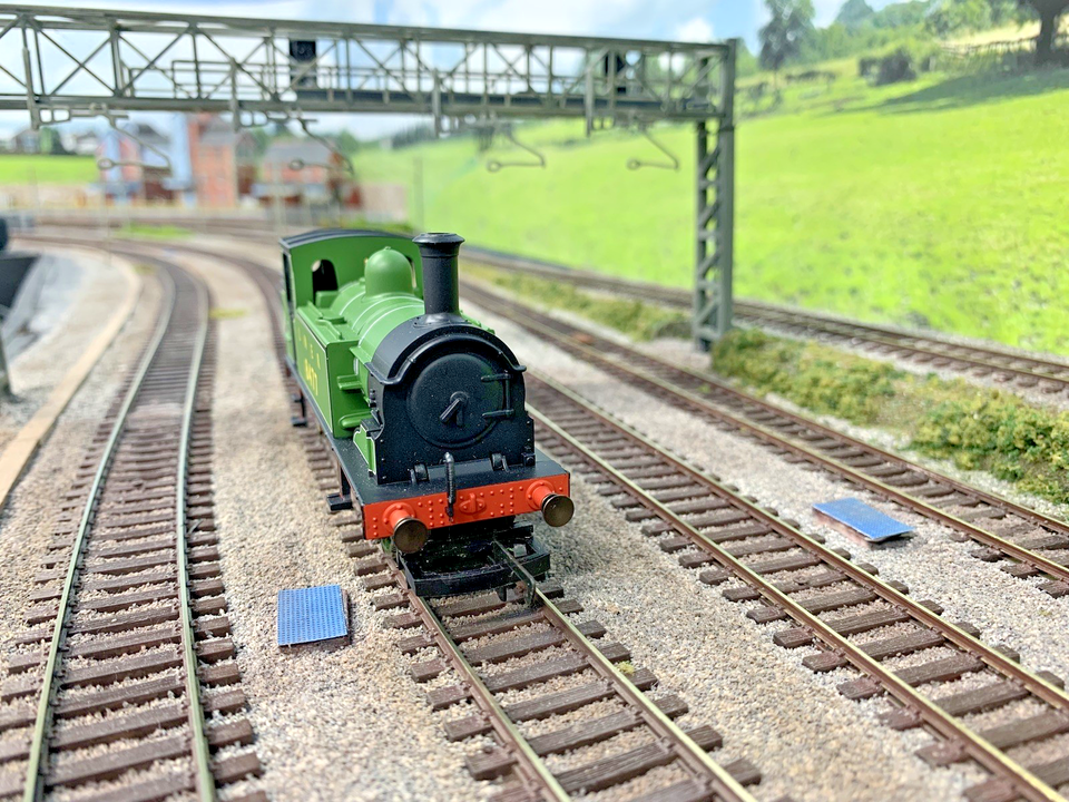 Hornby R2164B Class J83 0-6-0T LNER Locomotive 8477 OO Gauge | eBay UK