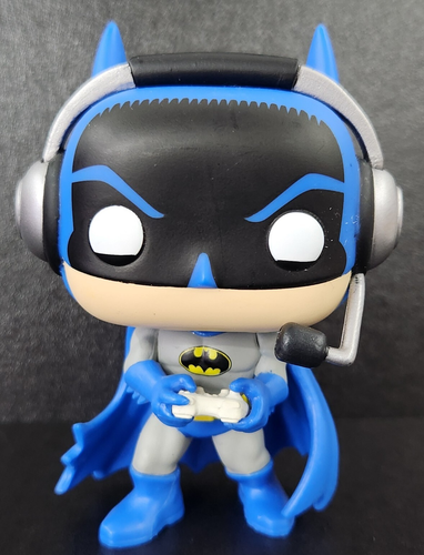 GameStop Funko Pop GAMER BATMAN 293 DC Comics Heroes 2019 Classic Blue ...