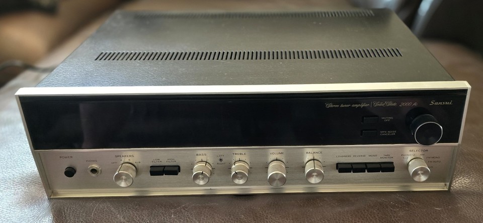 Excellent Sansui Vintage Stereo Amplifier Model 2000A, 35 wpc + More ...