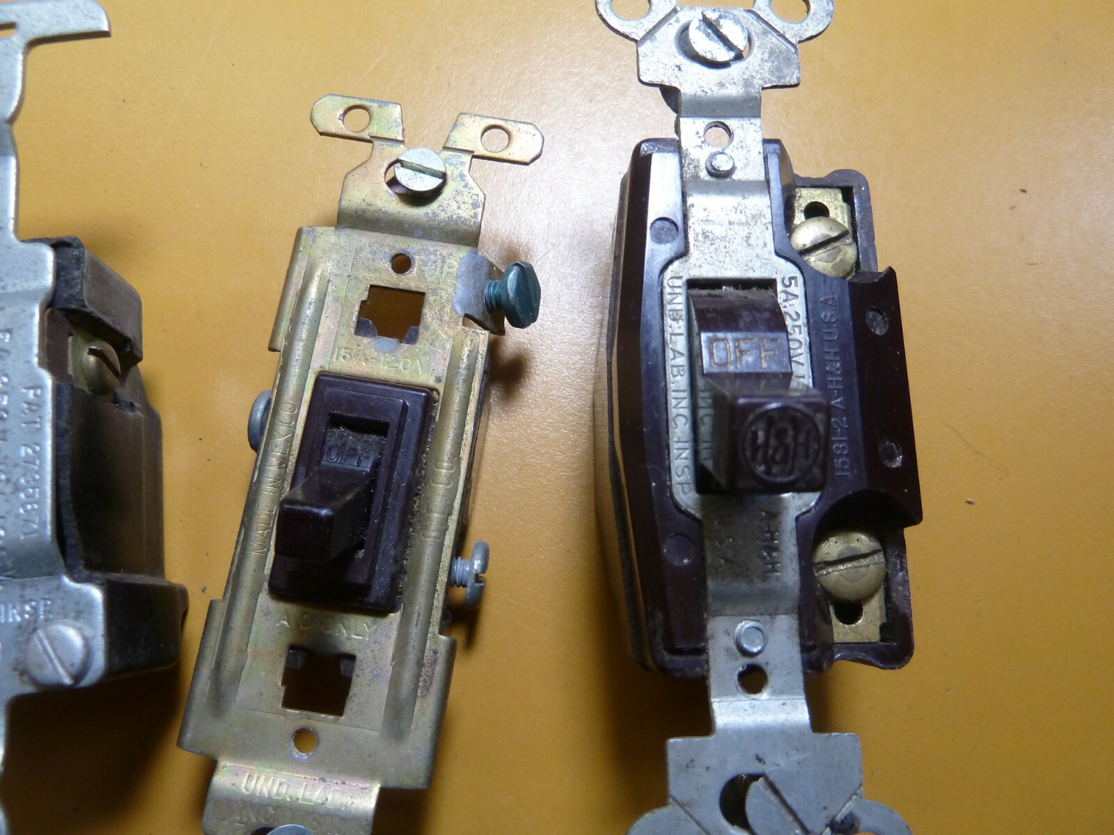 switches, 4 way,3 way, delay, specialty, arrow hart, hubbel plugs ...