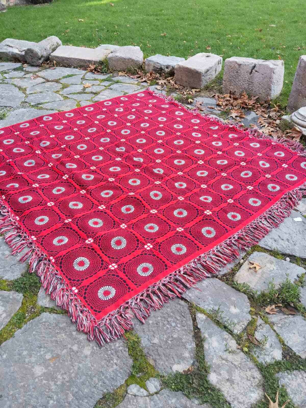 Vintage 1970's space age bedspread, psychedelic pattern retro bed cover ...