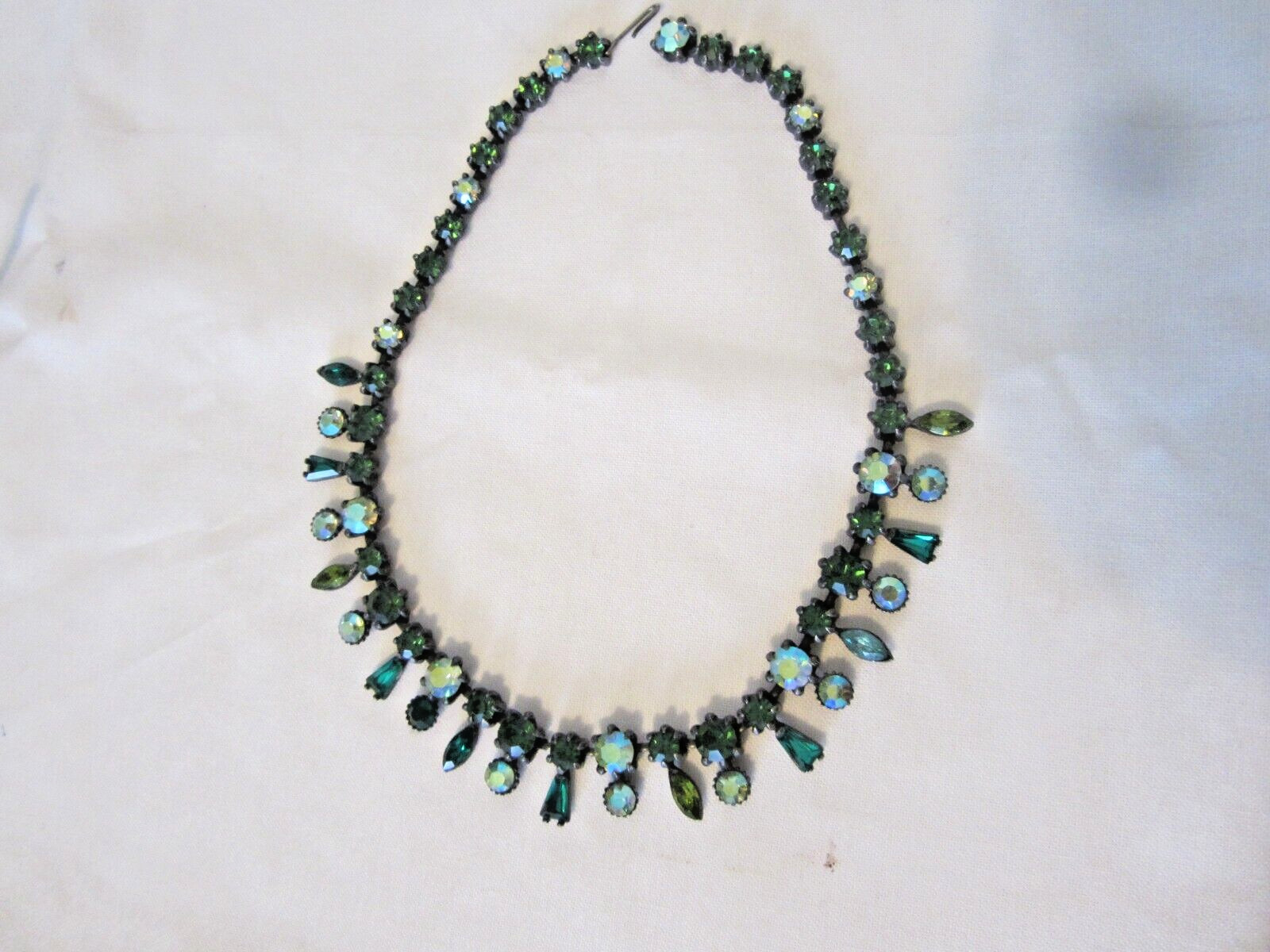 Art Deco Green Sparkly Paste Stones Necklace - Gem