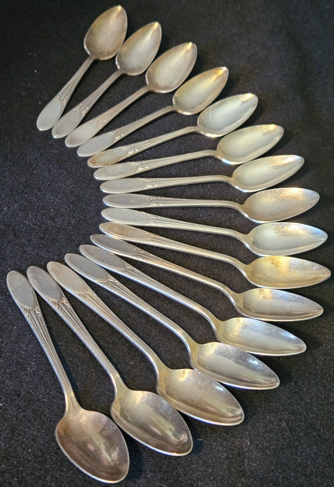 16 National Silver Co. Silverplate Spoons. Pattern Unknown. Triple ...