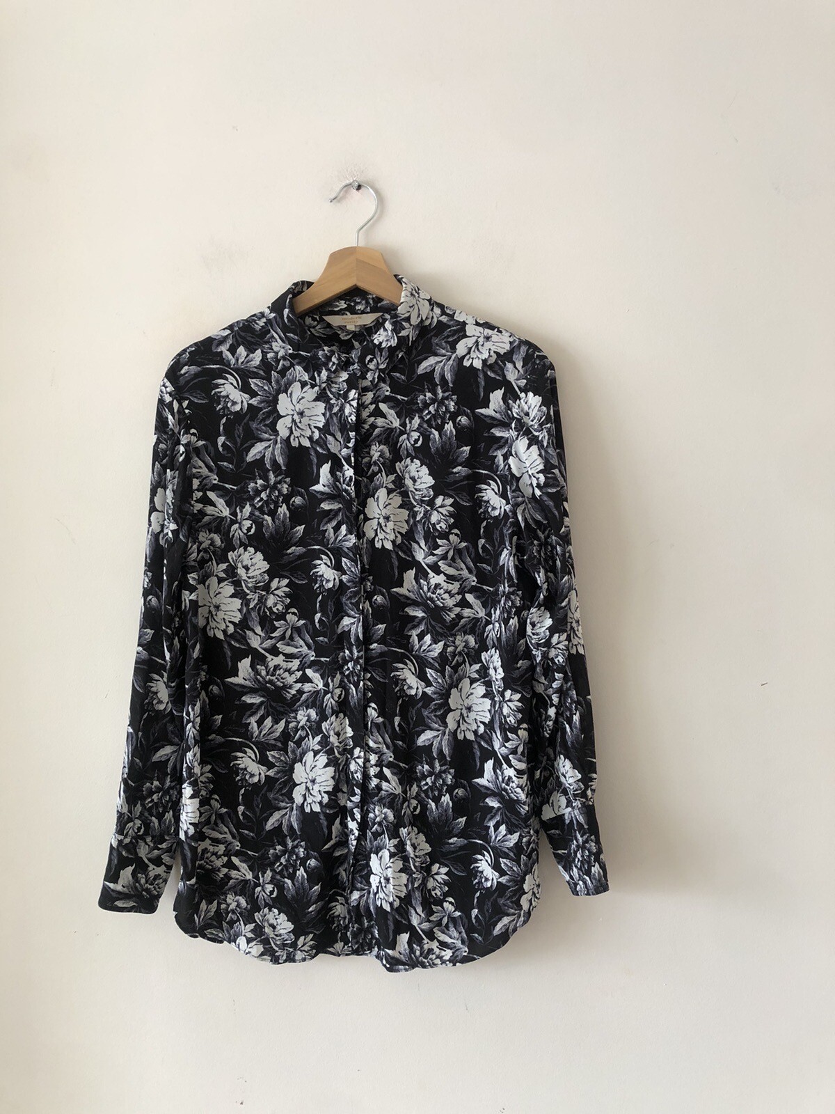 Modern Rarity Black & Grey Floral Blouse - Sz 10 - Gem