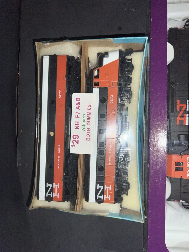 HO IHC Premier series New Haven SD24 Locomotive #1214 W Heavyweight Car ...