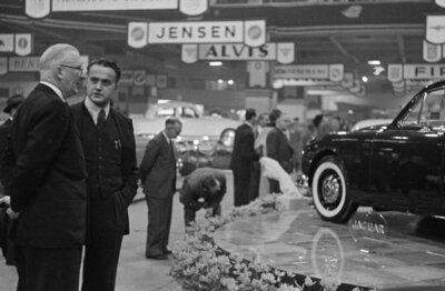 Sir William Lyons Looks Over The New Jaguar Mki Display 1955 Car Old ...