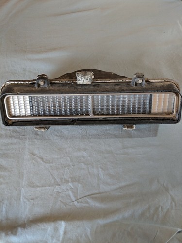 1971 Buick Riviera park lamp park lamp turn signal 1972 GM OEM driver ...