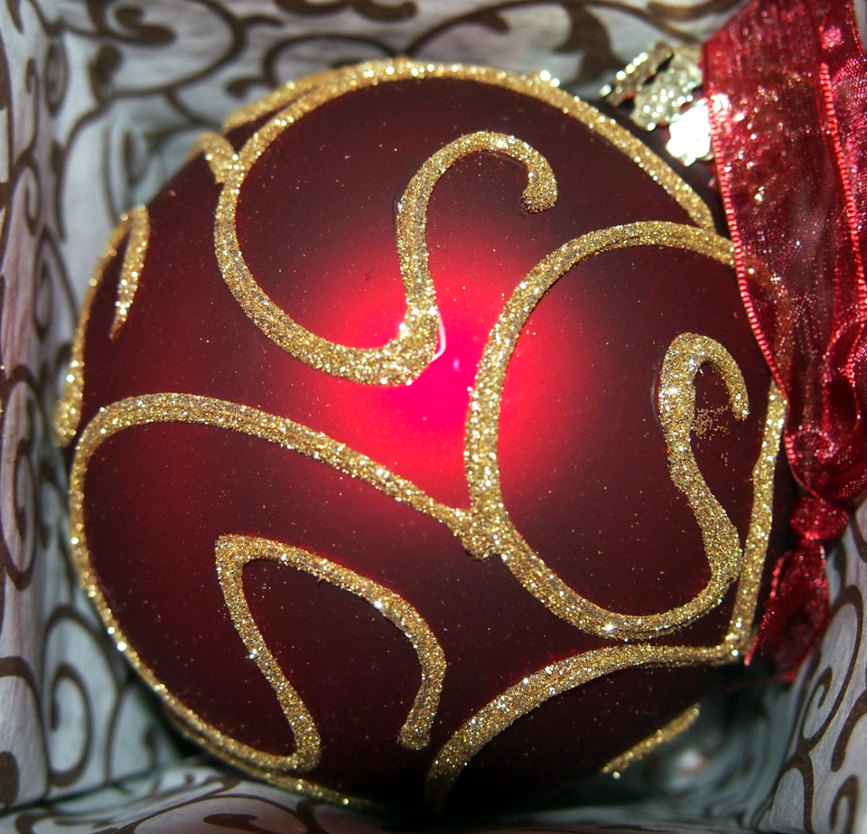 Frontgate 20-Piece Designer Blown-Glass Ornament Set-Dark Red/Burgundy ...