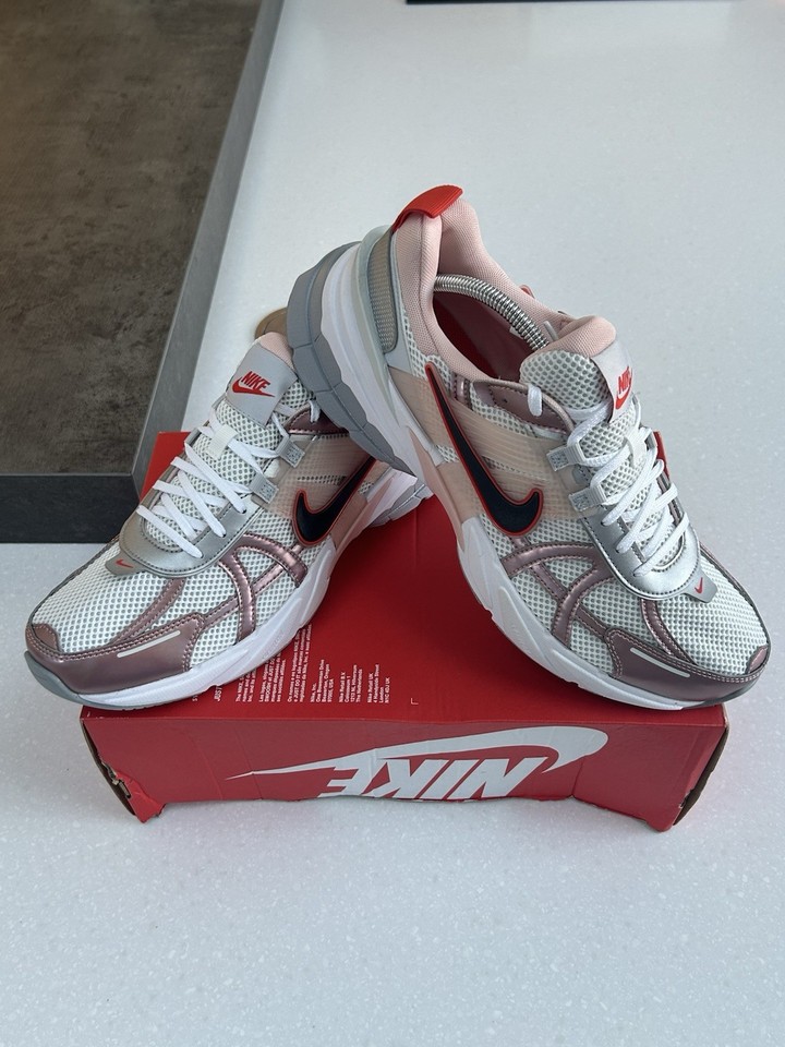 Nike V2K Run Summit White/black-legend Pink UK 10 Unisex Brand New Half ...