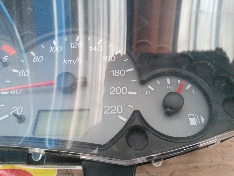 007073024025011 instrument cluster Ford Focus Sedan CAK GHIA 1998 ...