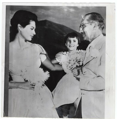 GROUCHO MARX COMEDIAN + BRIDE EDEN HARTFORD PORTRAIT 1954 ORIG VINTAGE ...