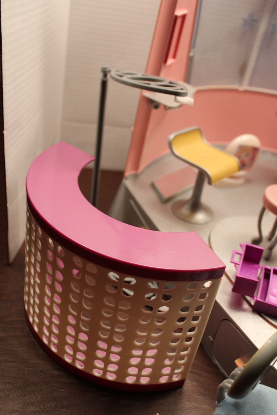 BRATZ Doll Stylin Salon n Spa Playset- 1st edition - by MGA -great for ...