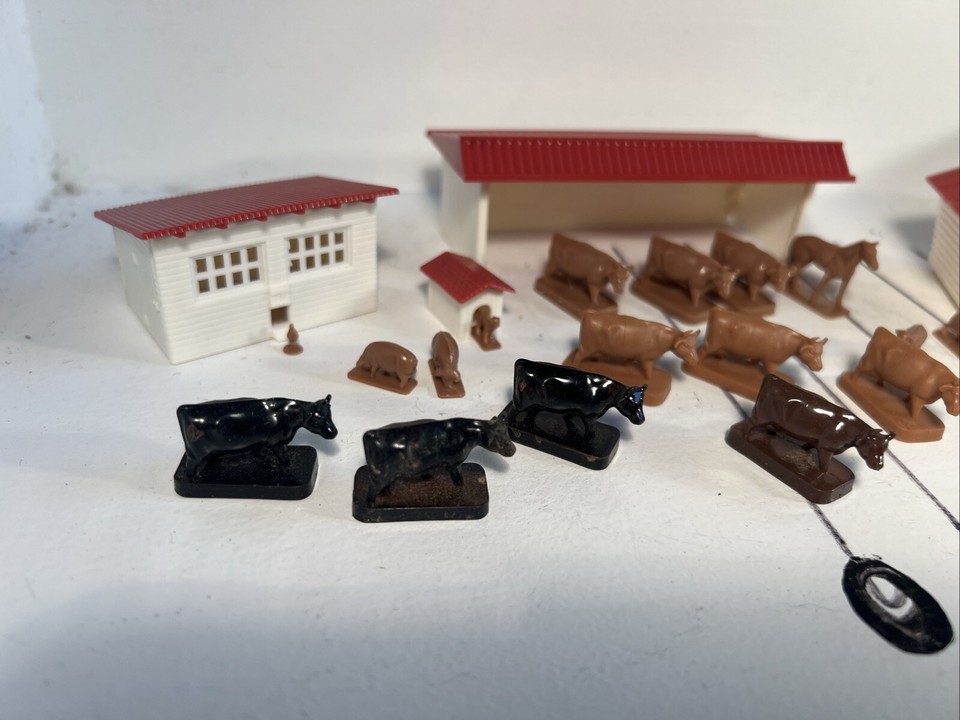 Bachmann 45152 HO Scale Farm Building With Animals Kit Missing A Few ...