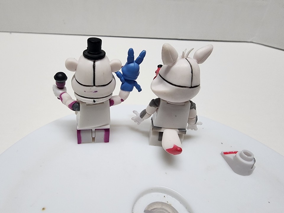 Five Nights at Freddy’s Funtime Foxy Stage Left & Right Minifigures ...