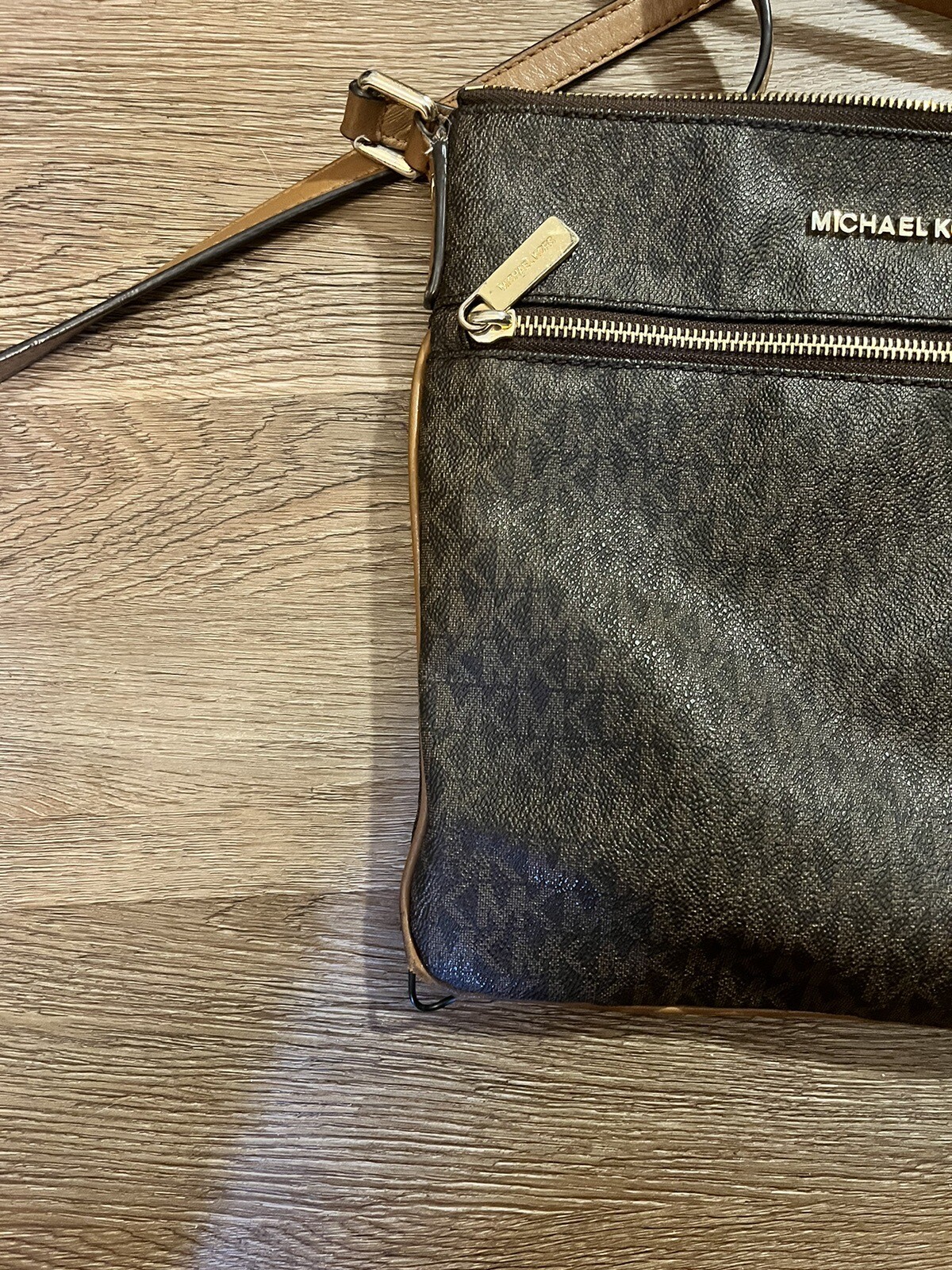 Michael Kors Crossbody - Signature MK design - Gem