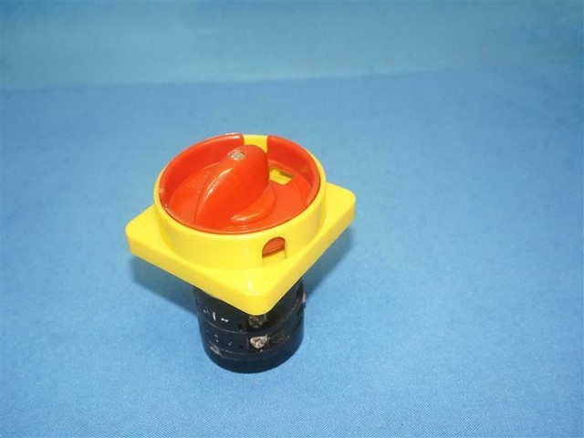 Salzer S212 15 Amp 600 V Key Rotary Load Switch 3 Phase 3 Position ...