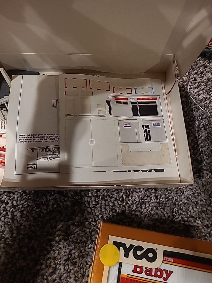 Large Vintage HO Scale Accessory Lot. Includes Structures And Some ...