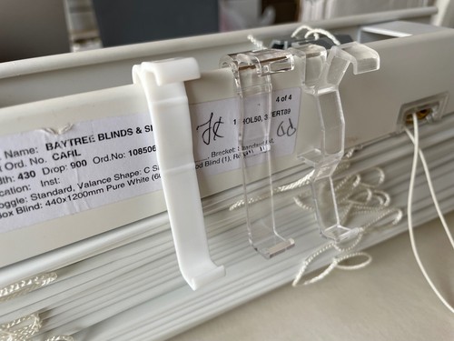 WOODEN VENETIAN BLIND FACIA / PELMET / VALANCE TOP FINISHING TRIM CLIPS ...