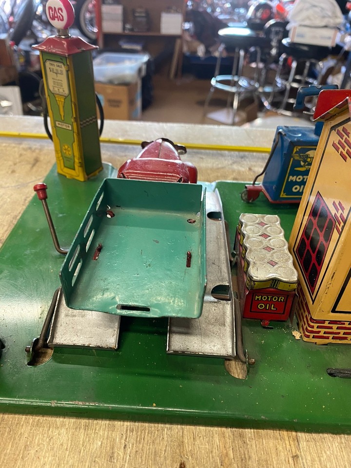 Vtg Marx Roadside Rest Gas Oil Service Station litho Tin Toy Train Car ...