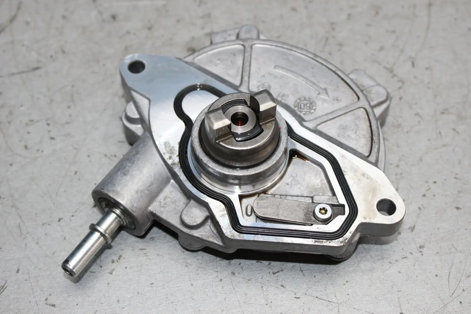 Vacuum pump vacuum pump A6402300465 Mercedes W169 A180 CDI year 10 | eBay