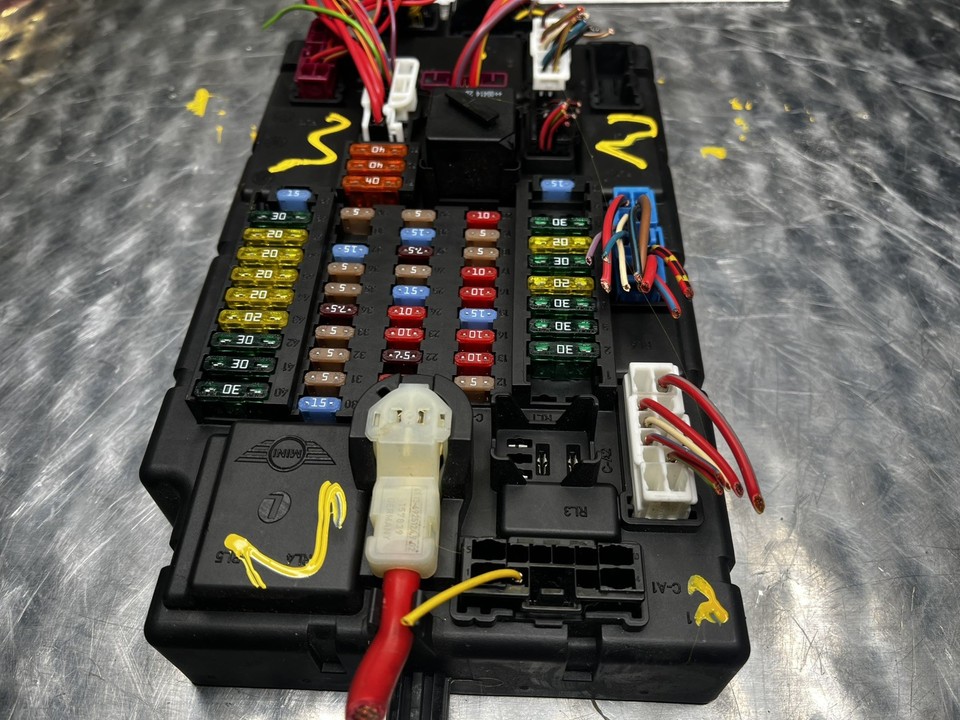 MINI COOPER R56 PL3 H4 Spain Main Cabin Passenger Fuse Box BCM OEM 2007 ...