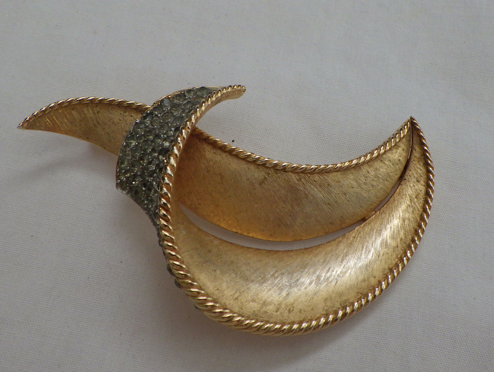 TRIFARI VINTAGE BROOCH, WITH CROWN LOGO - Gem